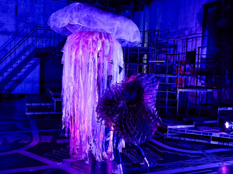 Bodies under Water | Deutsches Schauspielhaus Hamburg